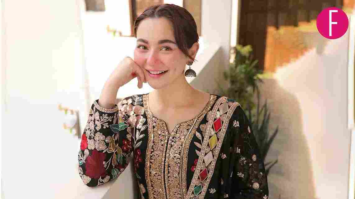 First Look Of Kaisi Hai Yeh Ruswai Starring Hania Aamir And ...